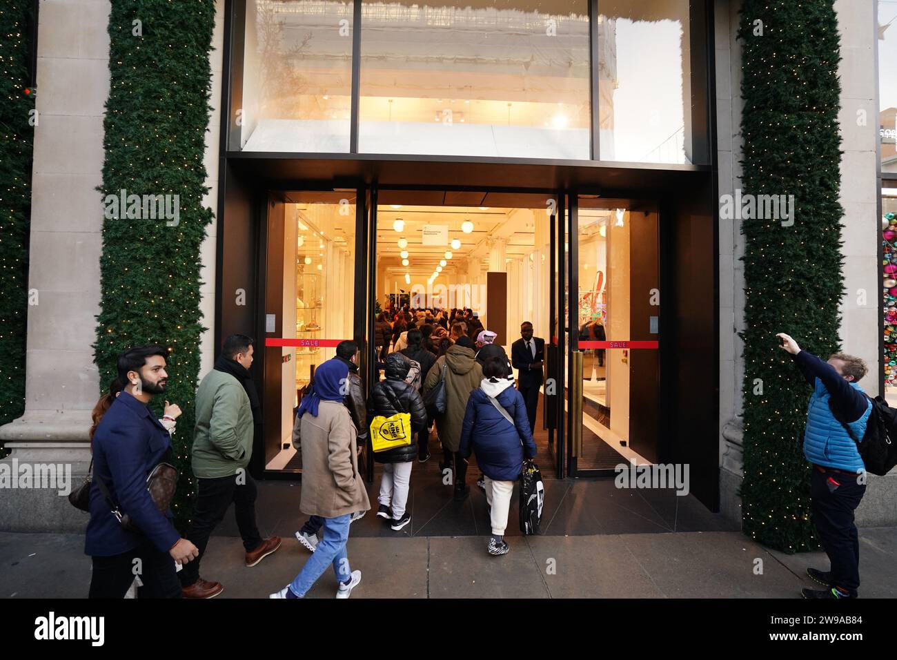 Shoppers entering Selfridges department store on London's Oxford Street ...