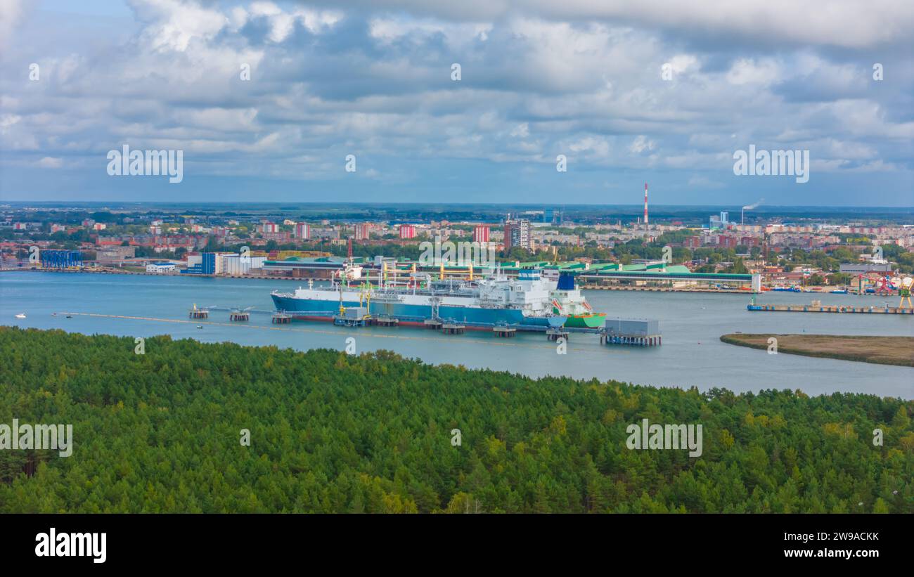 Lng regasification terminal hi-res stock photography and images - Alamy