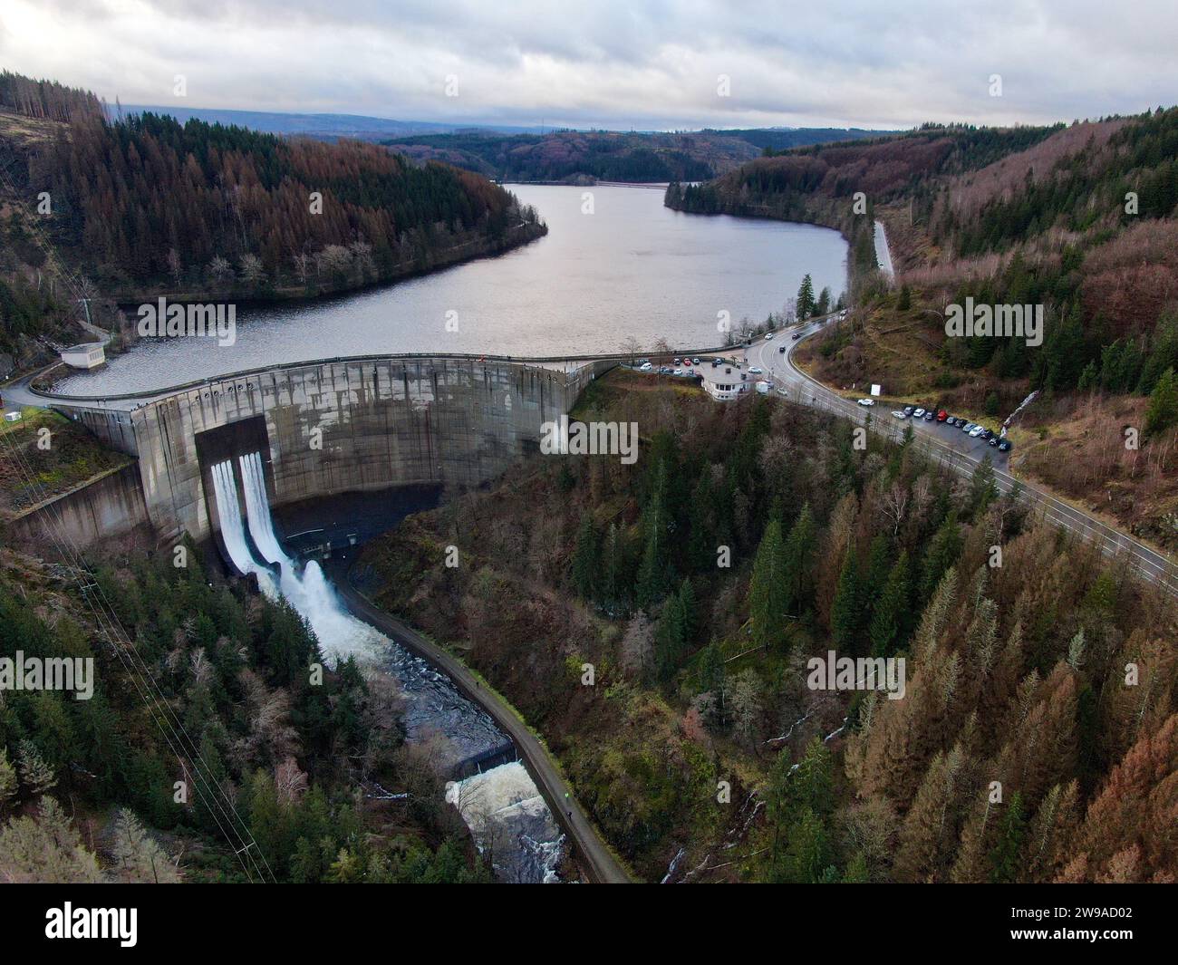 Oker, Germany. 26th Dec, 2023. View of the dam wall of the full Oker ...