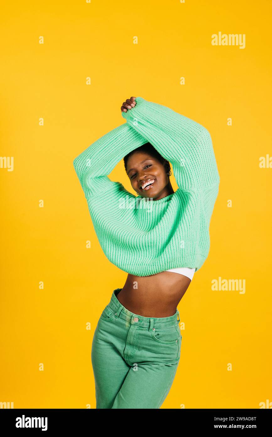 Women wearing green hi-res stock photography and images - Alamy