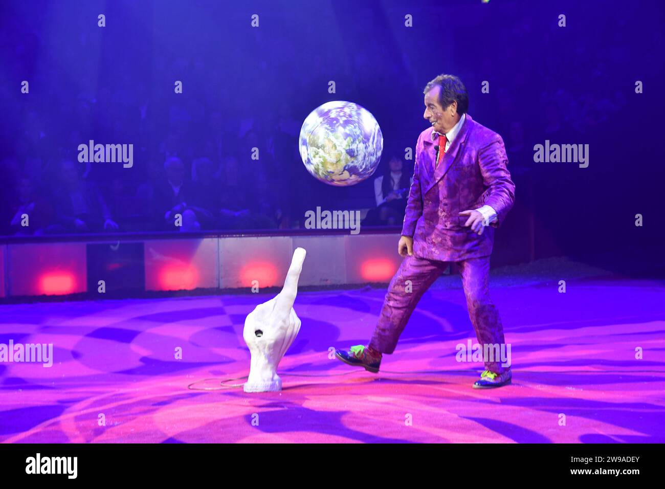 Show / 1. Winterprogramm von Zirkus Krone Farbenspiel / Premiere ...