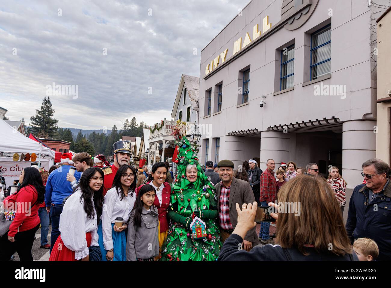 Nevada City, United States. 17th Dec, 2023. Tourists are enjoying the ...