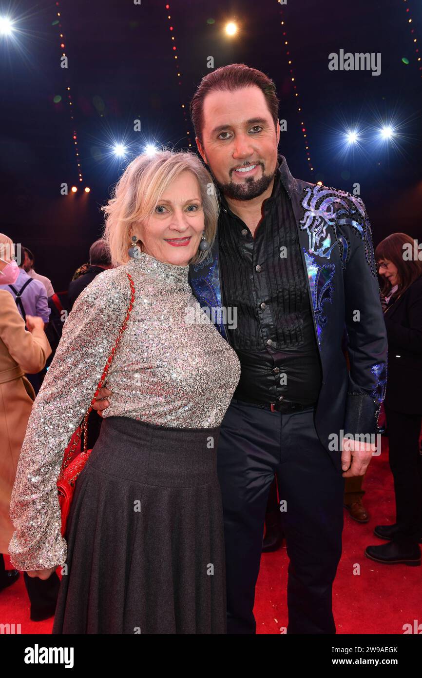 Diana Sandmann und Martin Lacey jr. / 1. Winterprogramm von Zirkus ...