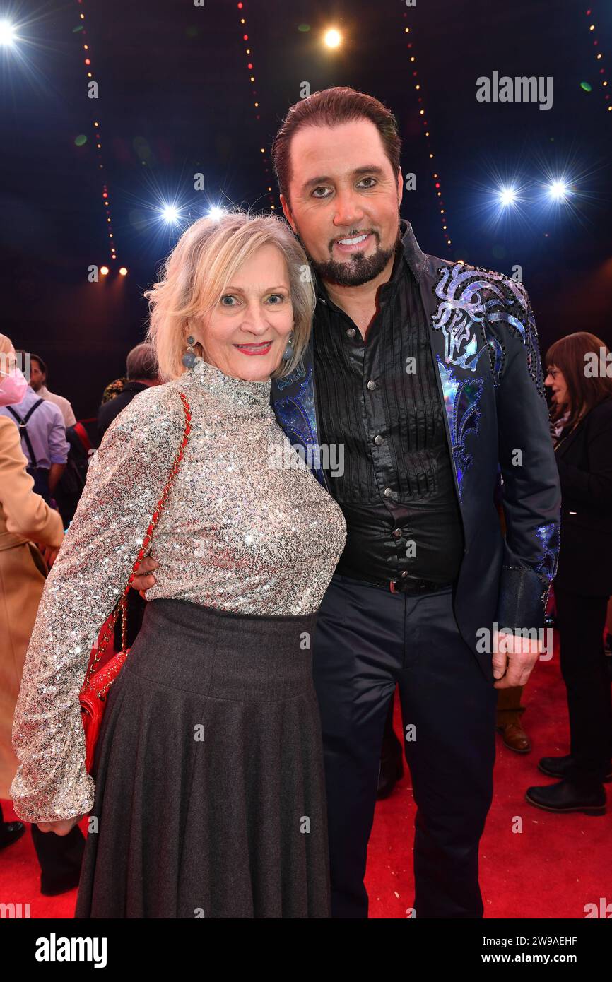 Diana Sandmann und Martin Lacey jr. / 1. Winterprogramm von Zirkus ...