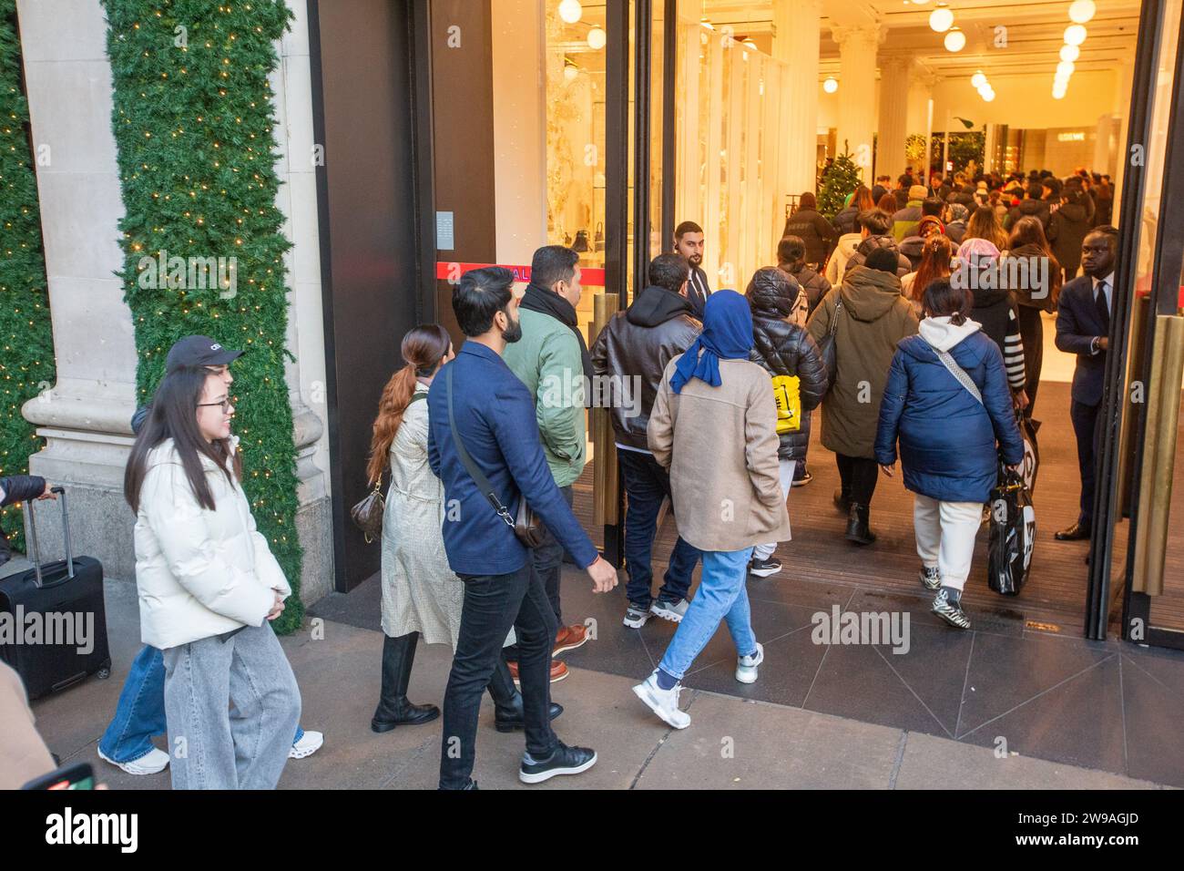 London, England, UK. 26th Dec, 2023. Customers are seen rushing in ...
