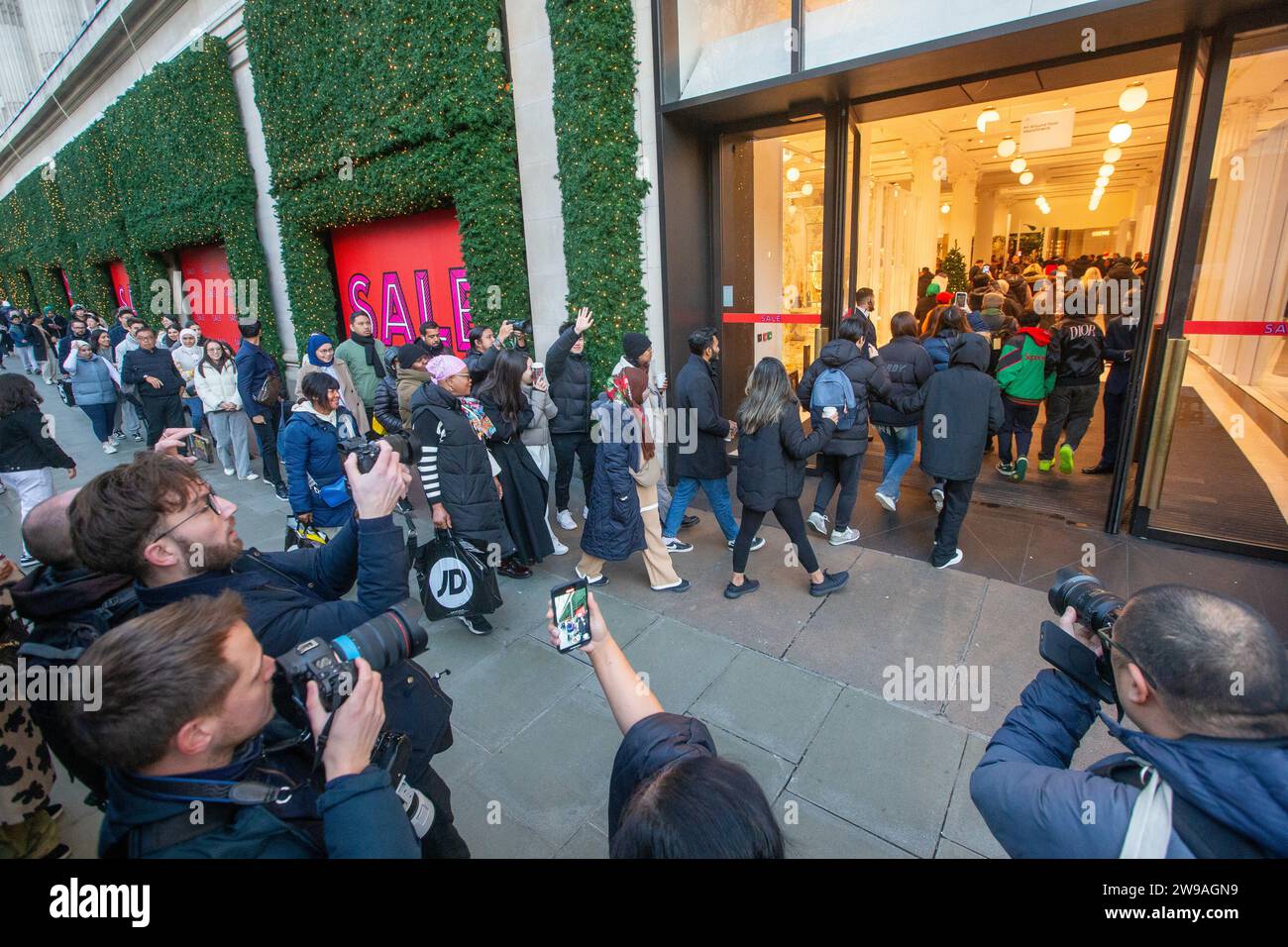 London, England, UK. 26th Dec, 2023. Customers are seen rushing in ...