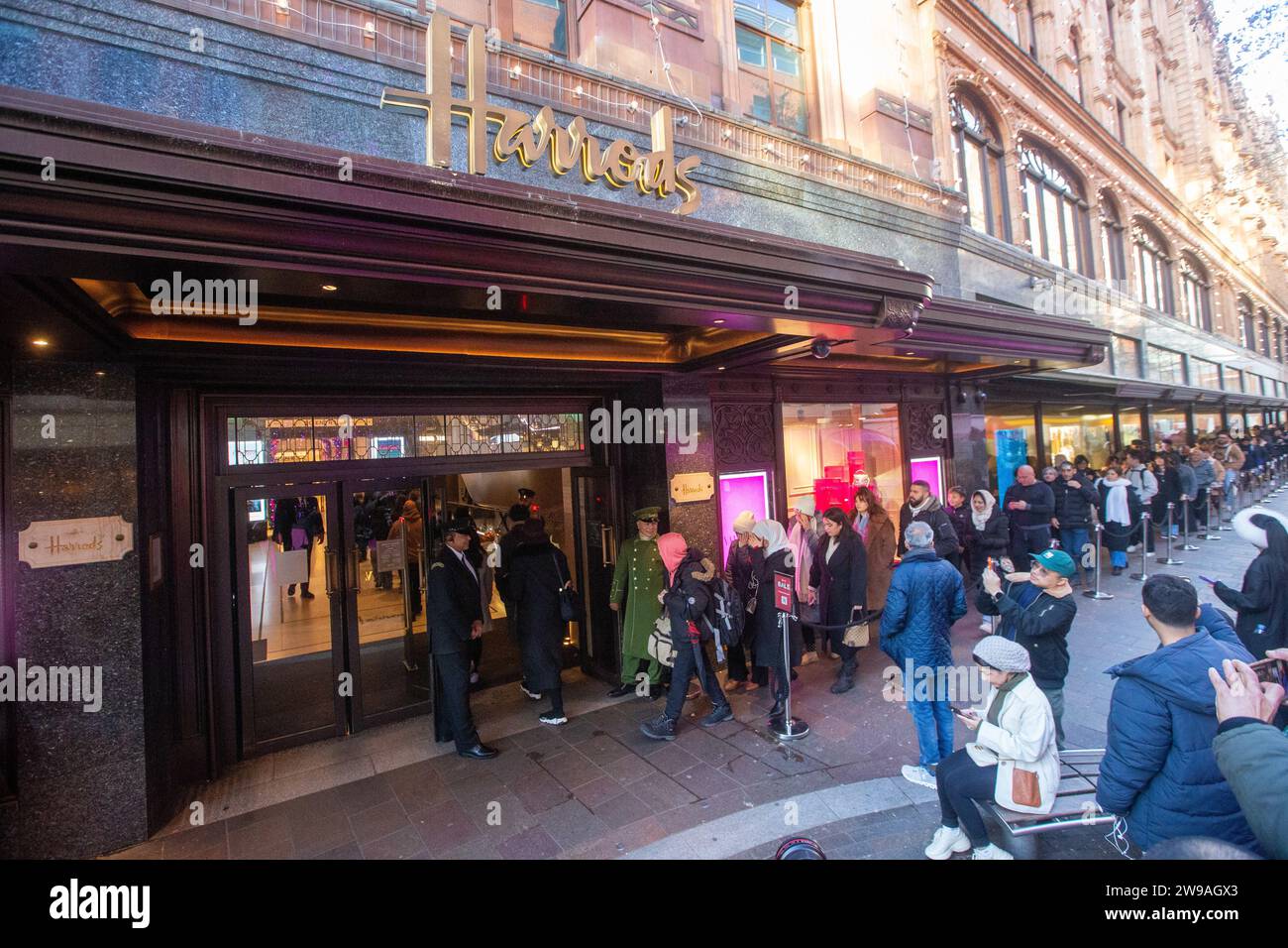 London, England, UK. 26th Dec, 2023. Customers are seen rushing in ...