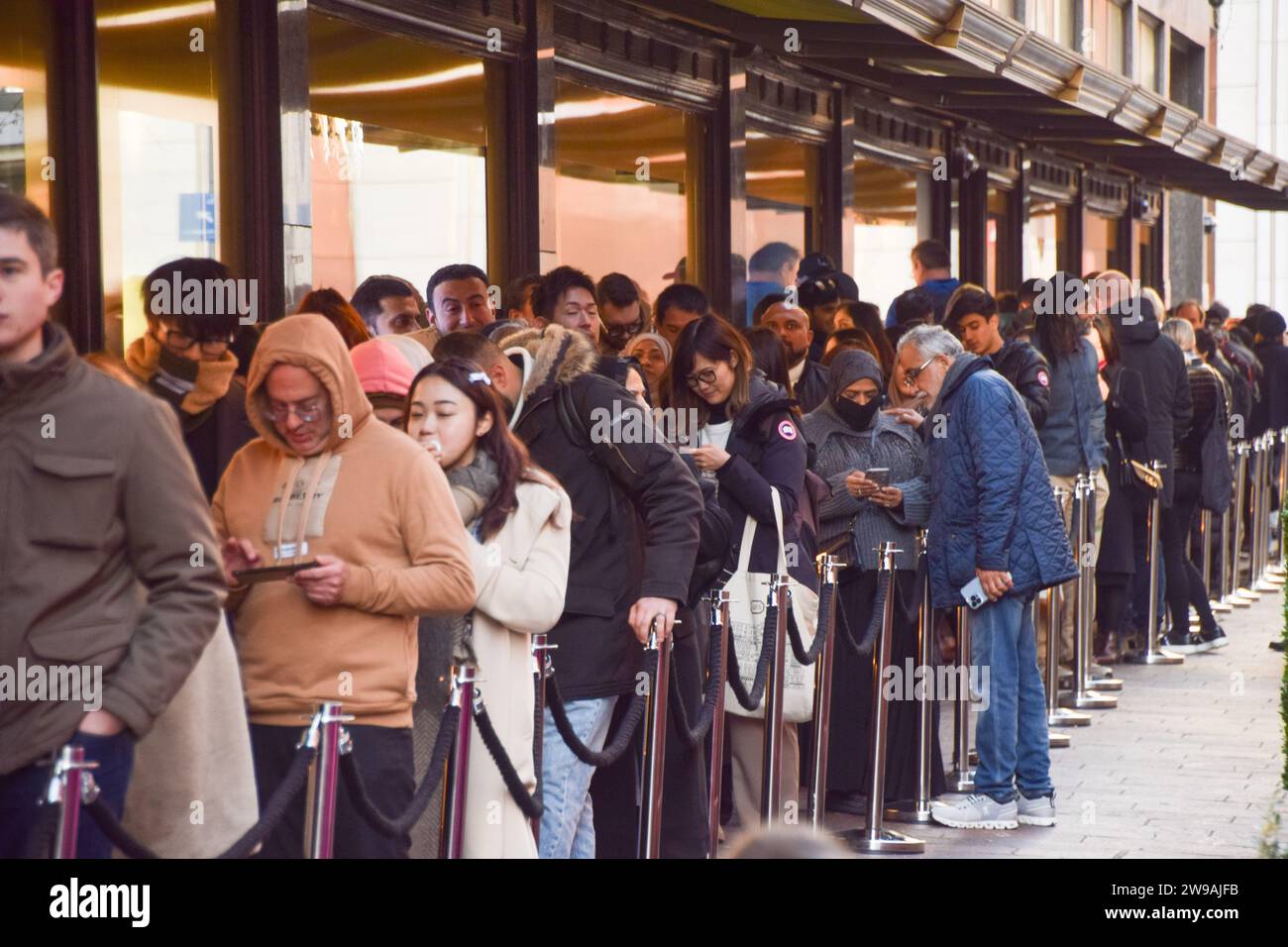 London, England, UK. 26th Dec, 2023. Customers queue outside Harrods in ...