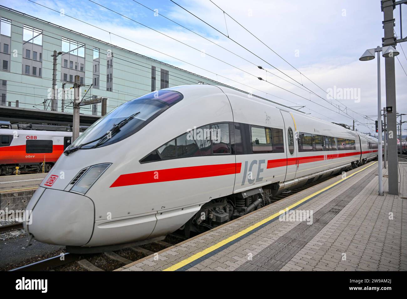 Hauptbahnhof Linz, Hauptbahnhof Linz, Bahnhofshalle, Bahnsteig 26.12. ...