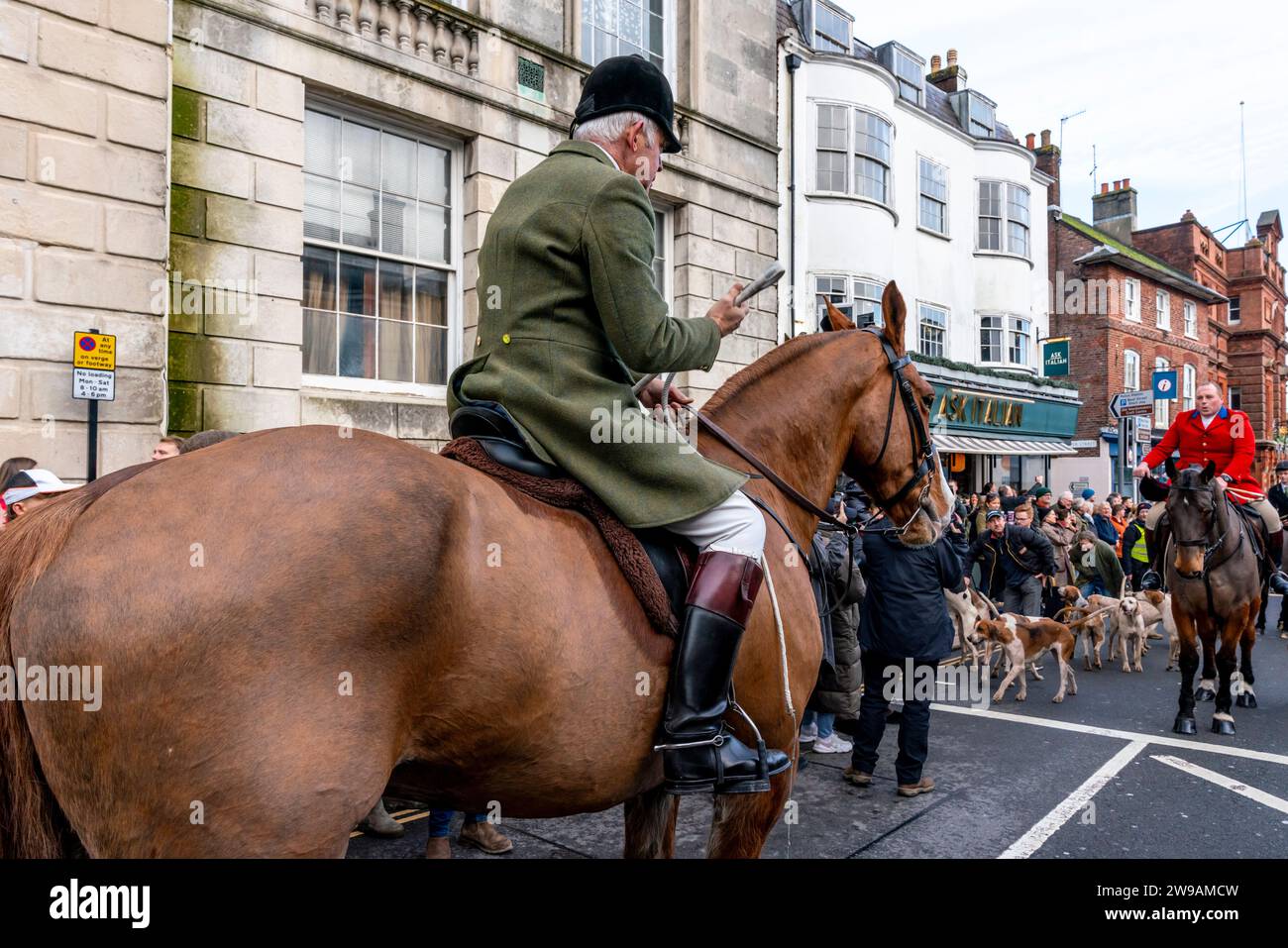 Lewes, UK. 26th Dec, 2023. Members of The Southdown and Eridge Hunt ...