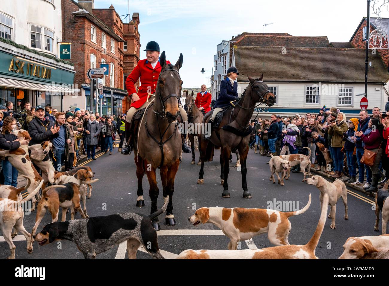 Lewes, UK. 26th Dec, 2023. Members of The Southdown and Eridge Hunt ...