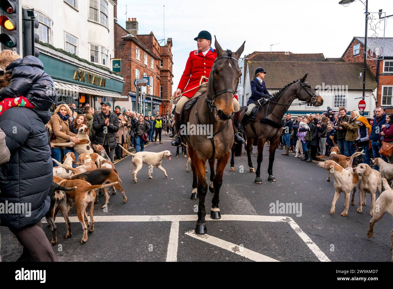 Lewes, UK. 26th Dec, 2023. Members of The Southdown and Eridge Hunt ...