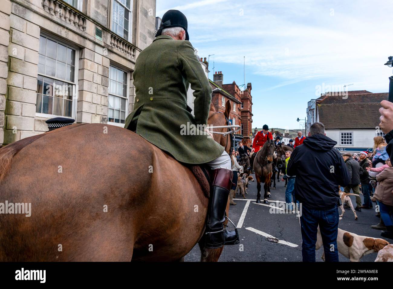 Lewes, UK. 26th Dec, 2023. Members of The Southdown and Eridge Hunt ...