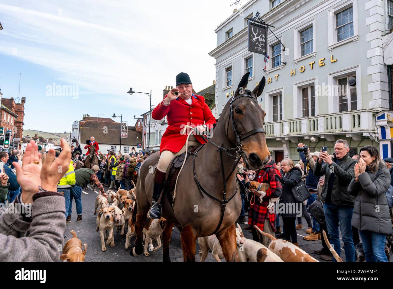 Lewes, UK. 26th Dec, 2023. Members of The Southdown and Eridge Hunt ...