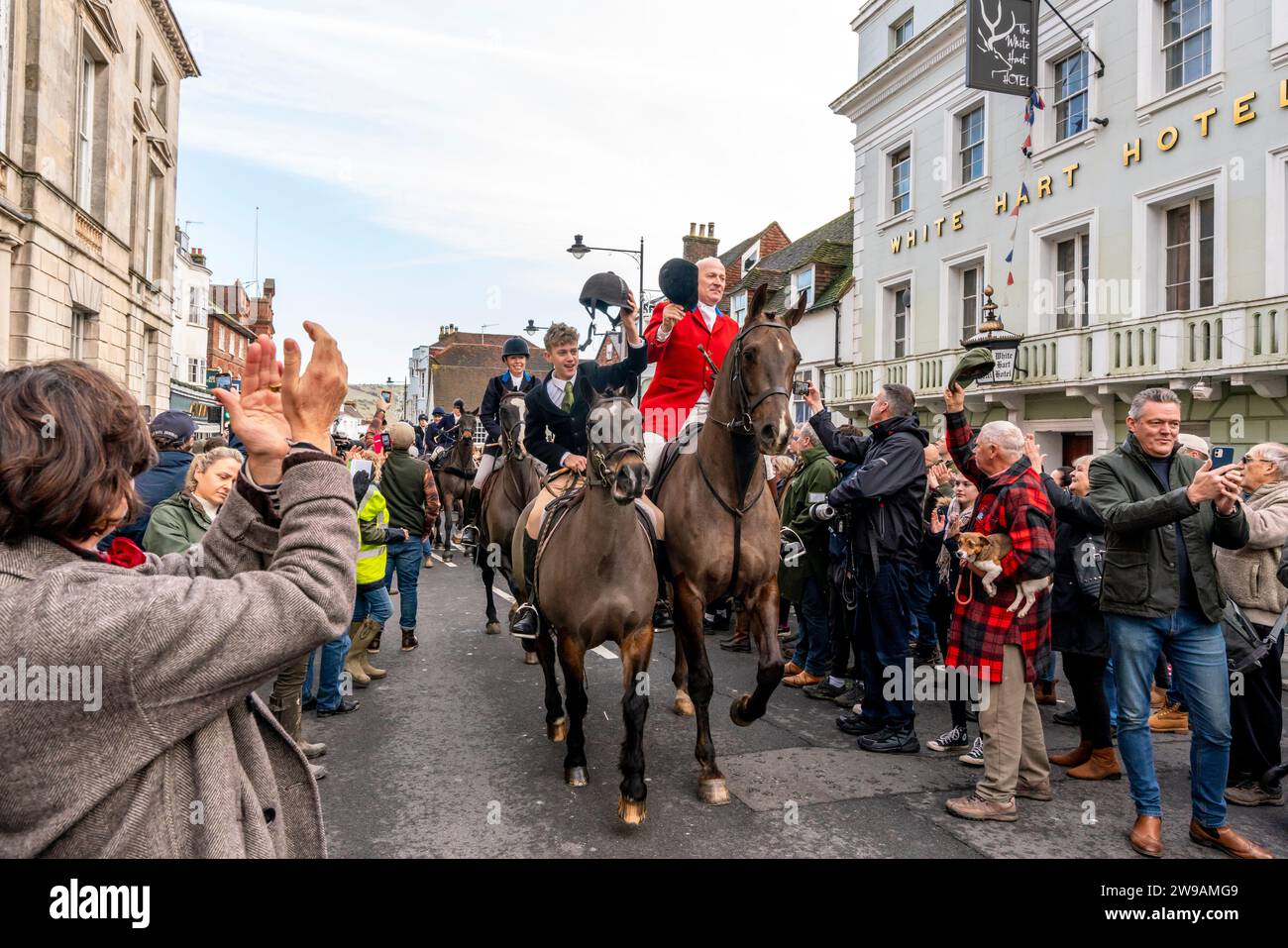 Lewes, UK. 26th Dec, 2023. Members of The Southdown and Eridge Hunt ...
