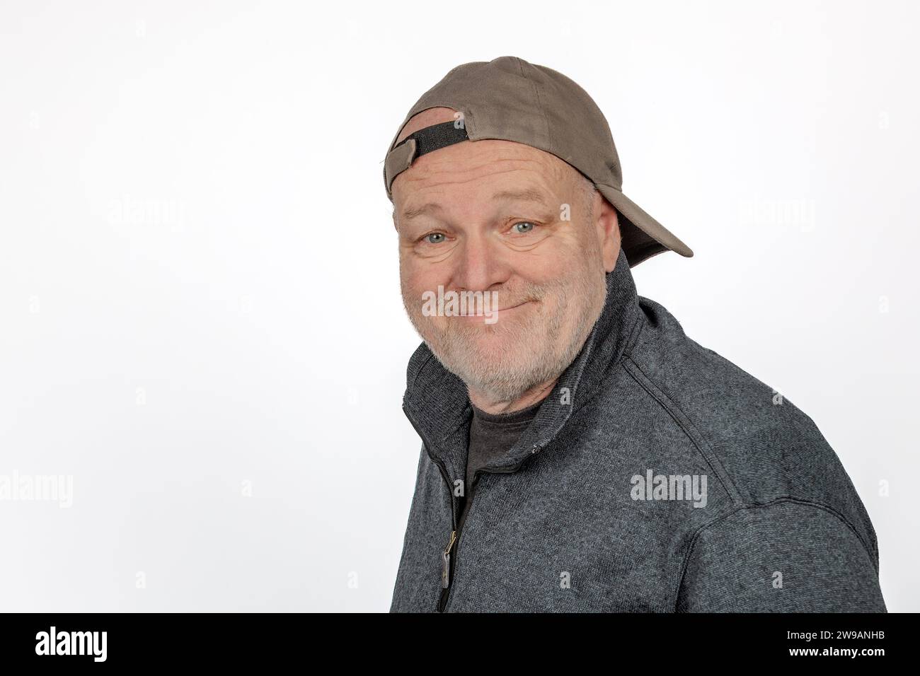 Blue backwards baseball cap hi-res stock photography and images - Alamy