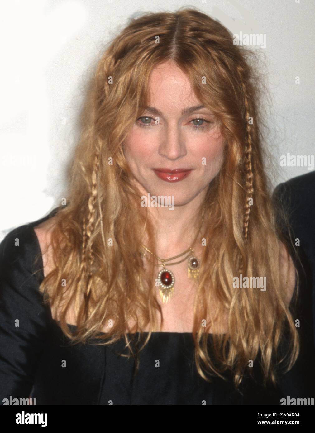 Madonna 1998 hi-res stock photography and images - Alamy