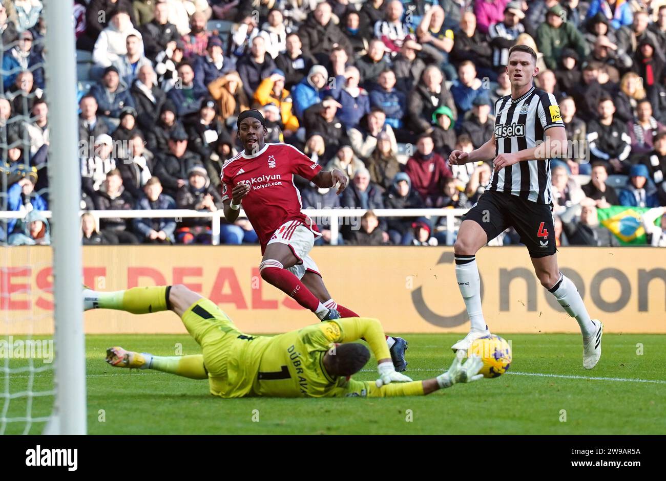 Newcastle United goalkeeper Martin Dubravka saves from Nottingham ...