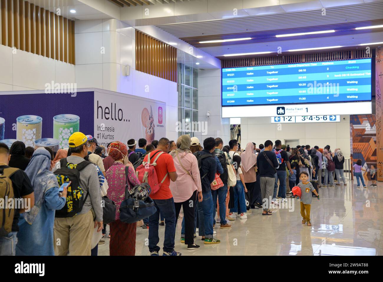 Jakarta, Indonesia. 25th Dec, 2023. Passengers wait in line in the ...