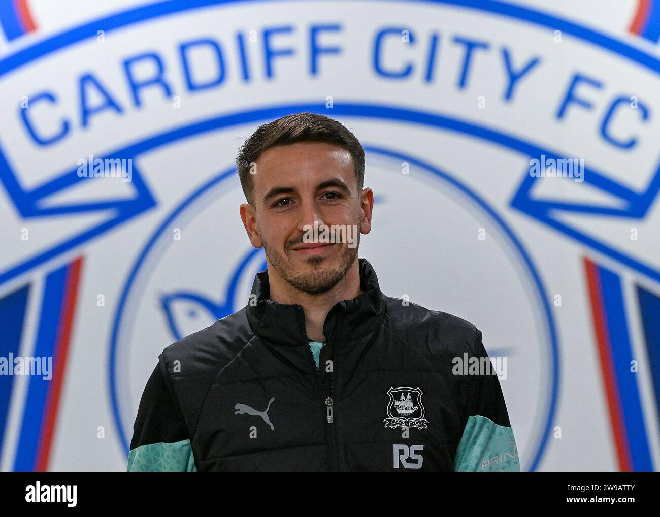 Julio Pleguezuelo #5 of Plymouth Argyle arrives during the Sky Bet ...