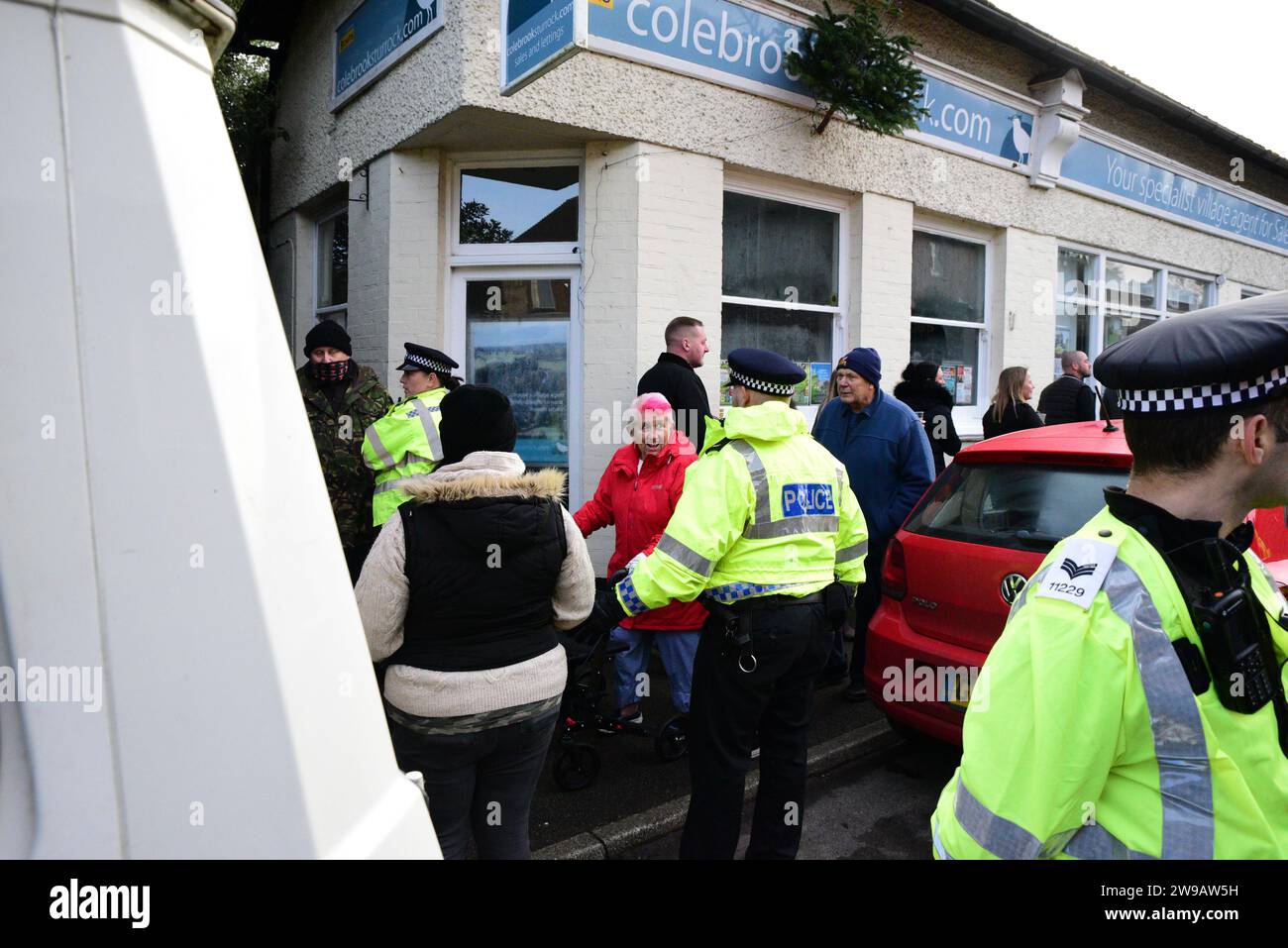 Villiage square hi-res stock photography and images - Alamy