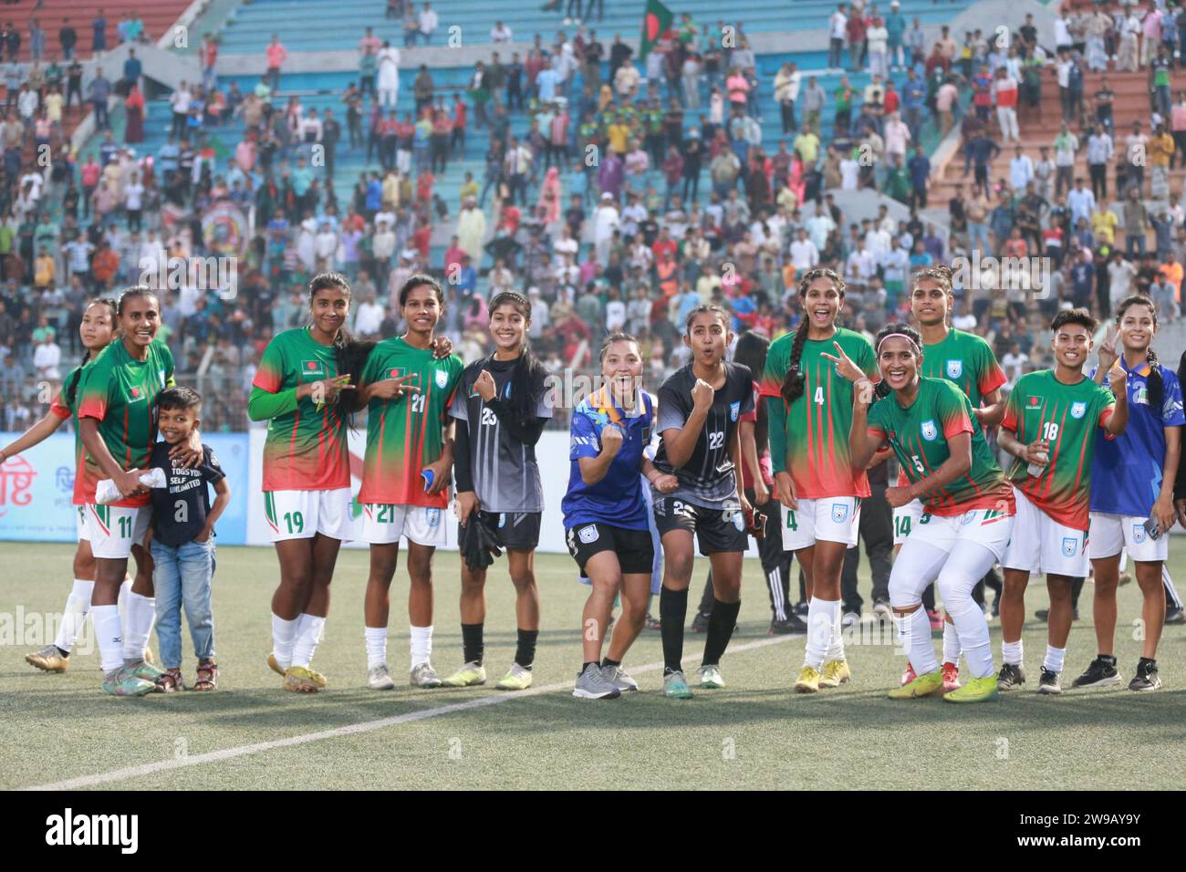 Bangladeshi footballers celebrate after win against Singapore in their ...