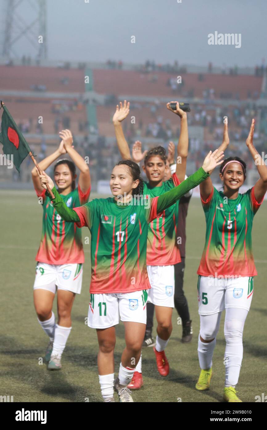 Bangladeshi footballers celebrate after win against Singapore in their ...