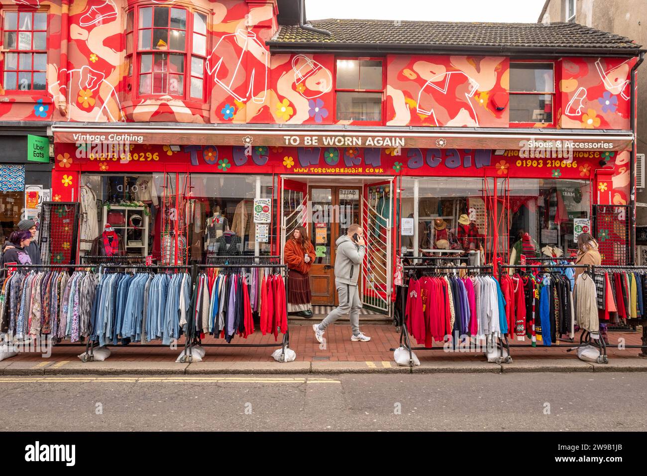 Second hand clothes shop hi-res stock photography and images - Alamy