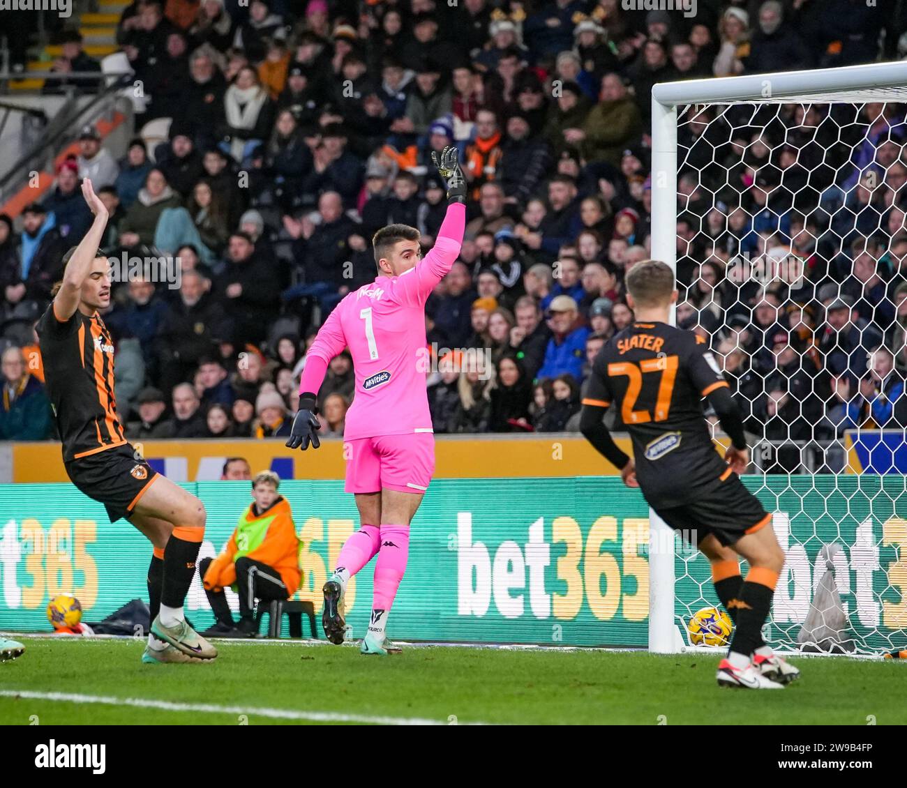 Paul hull referee hi-res stock photography and images - Alamy