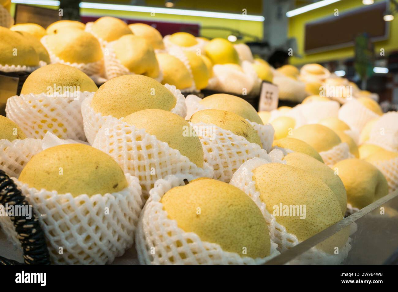 Chinese pear at supermarket grocery store Stock Photo - Alamy