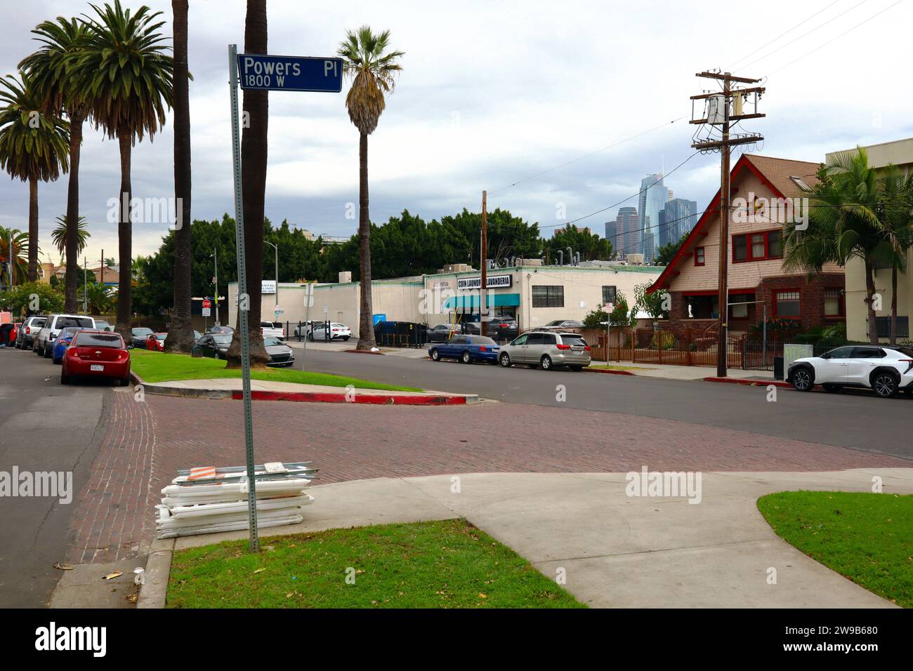 Los Angeles, California: Powers Place, the shortest street in Los ...