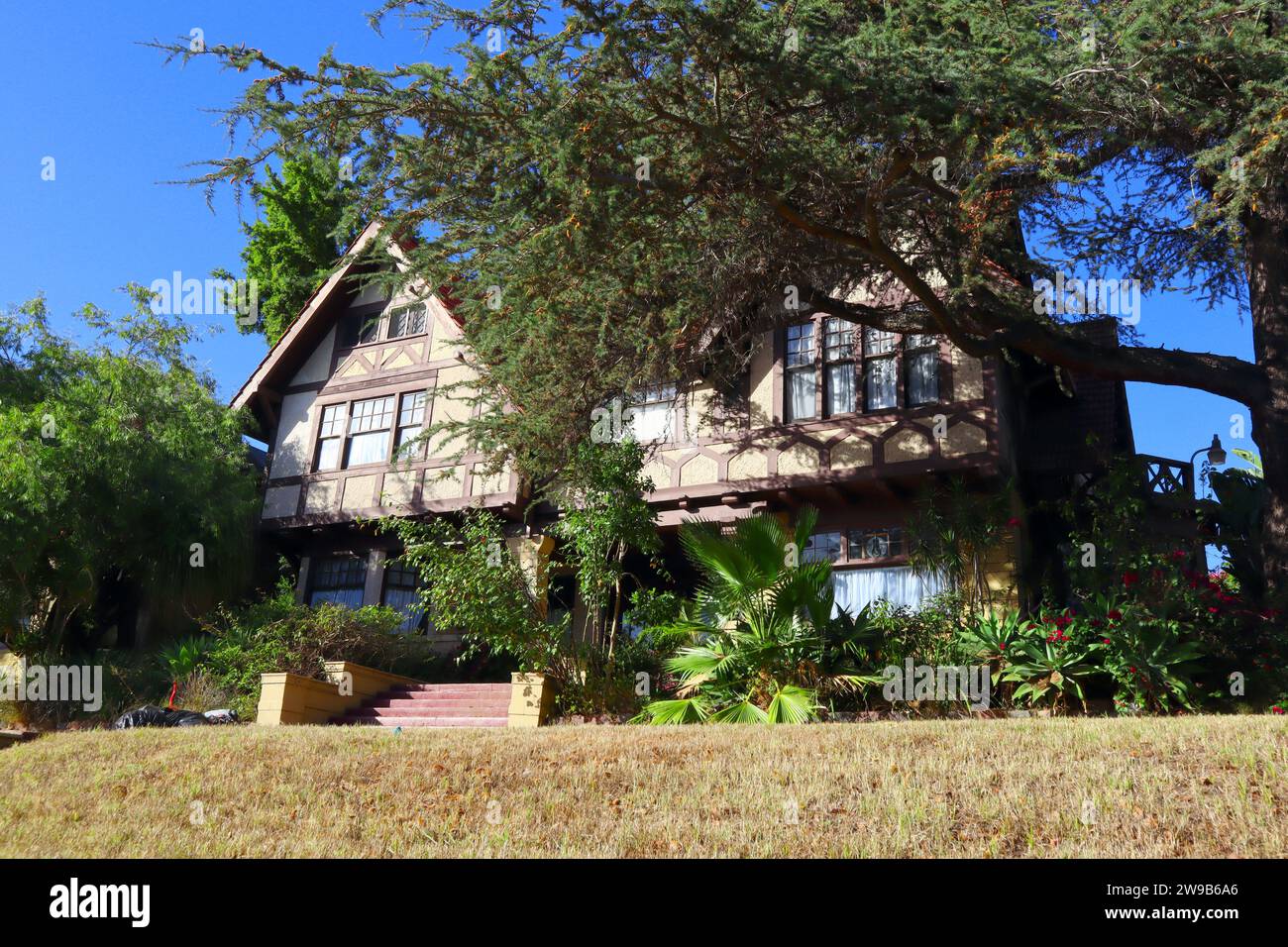 Los Angeles, California: Raphael House at 1353 Alvarado Terrace ...
