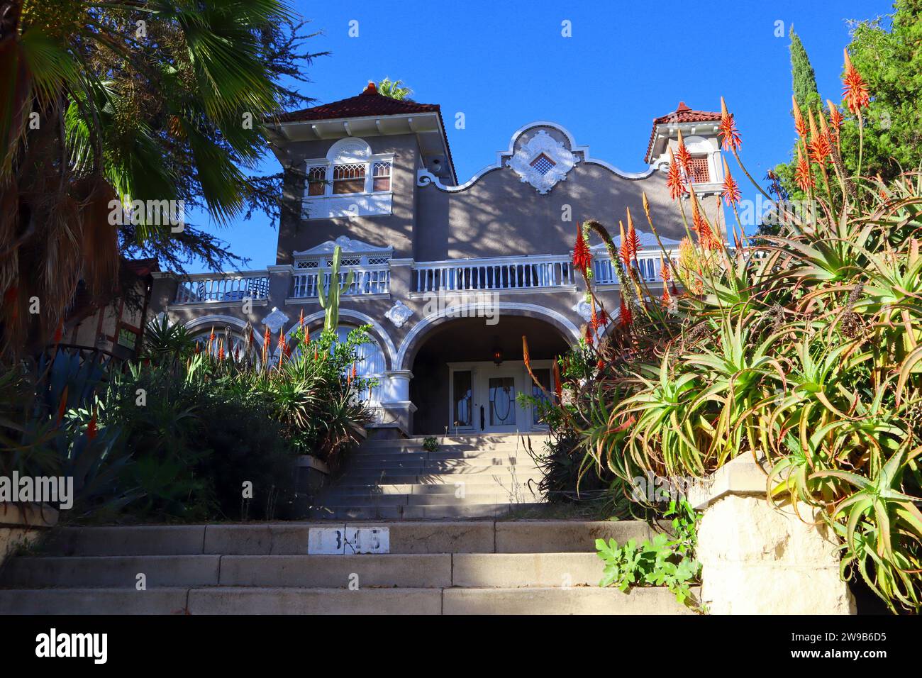 Scientist and the peoples temple hi-res stock photography and images ...