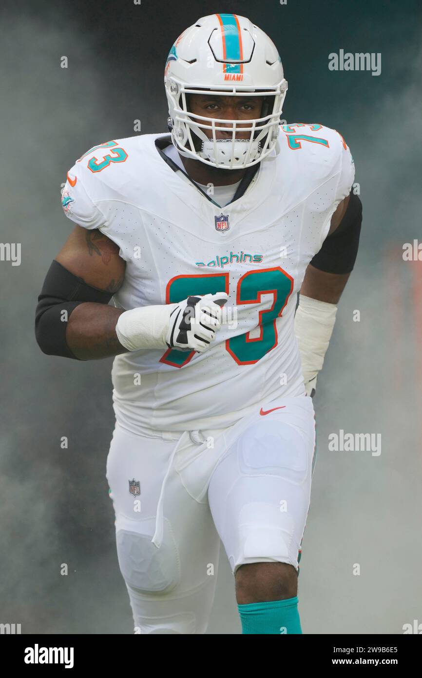 Miami Dolphins offensive lineman Austin Jackson (73) runs onto the ...