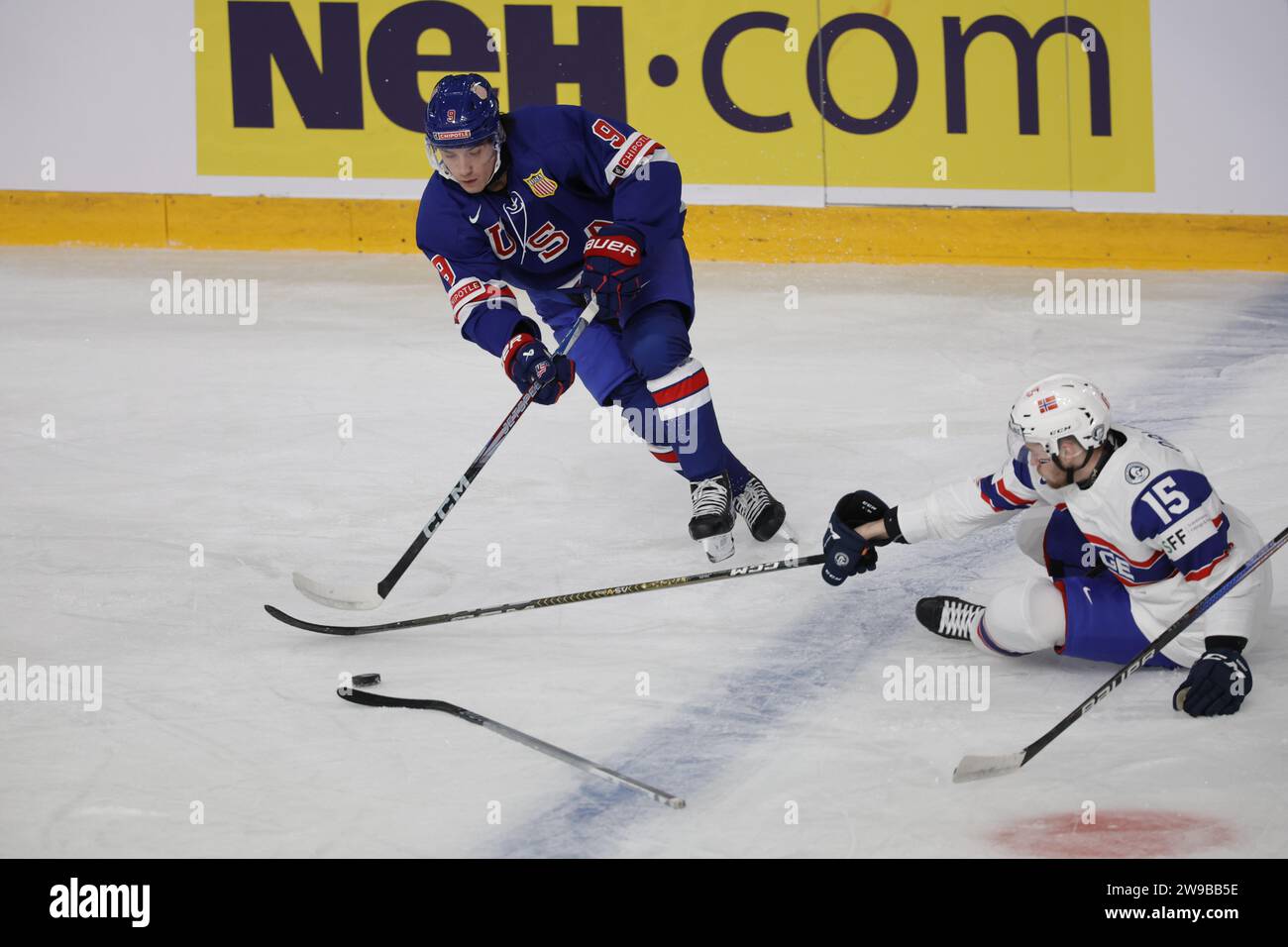 IIHF WORLD CHAMPIONSHIP 23-24 USA NORWAY 20231226Usa's Ryan Leonard and ...