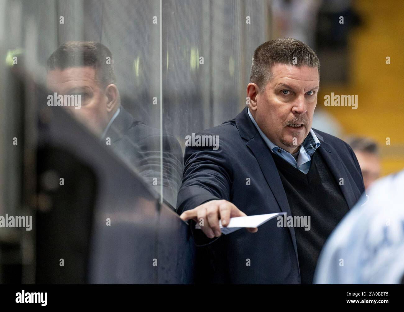 Muenchen, Deutschland. 26th Dec, 2023. Tom Pokel (Chef-Trainer ...