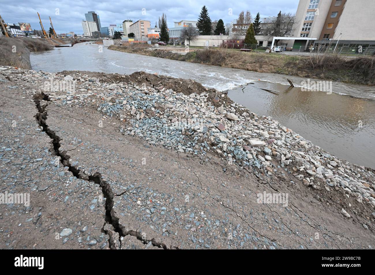 Brno, Czech Republic. 26th Dec, 2023. Bank of the Svratka River in Brno ...