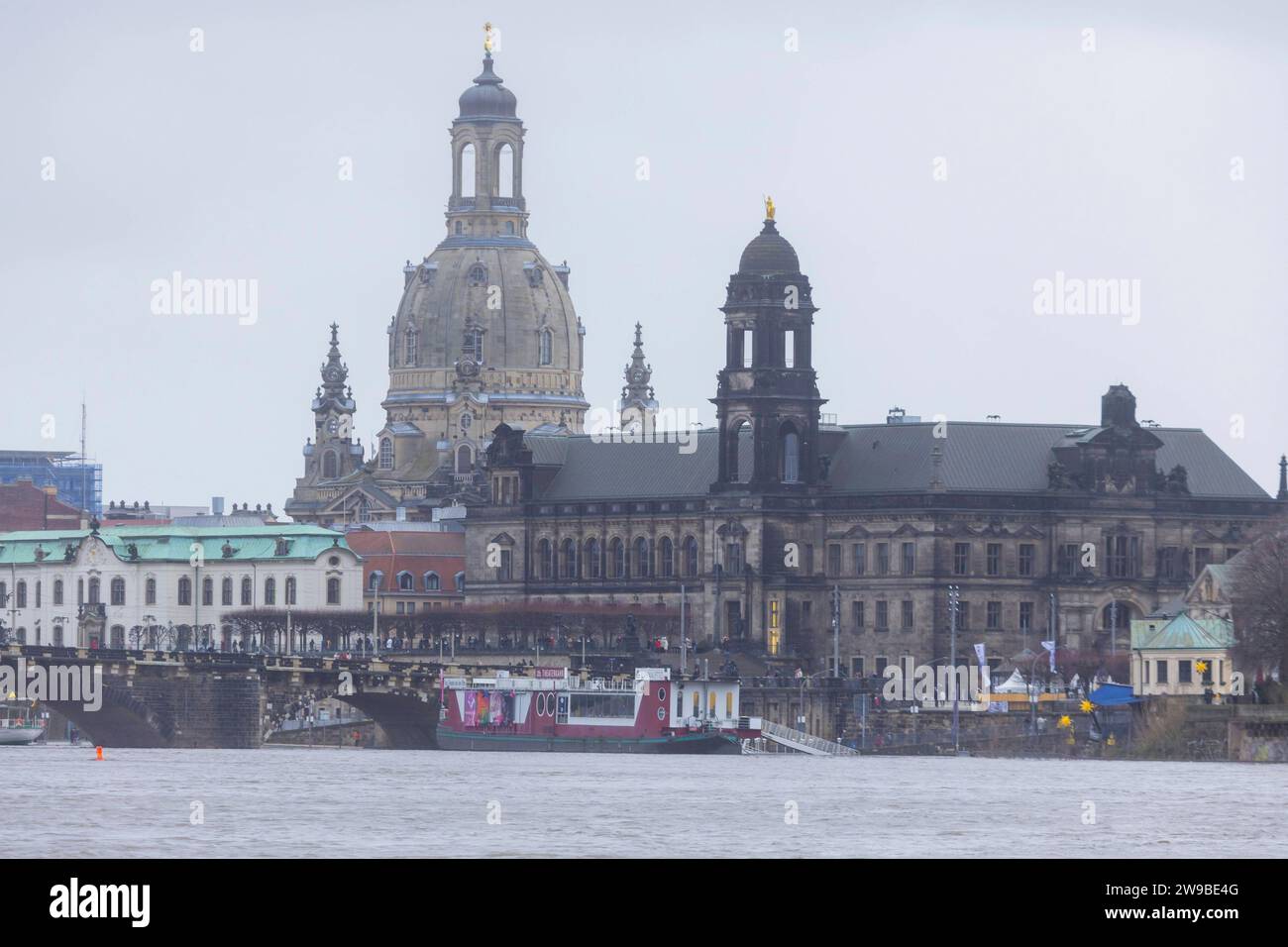 Hochwasser in Dresden Durch die starken Niederschläge in Form von ...