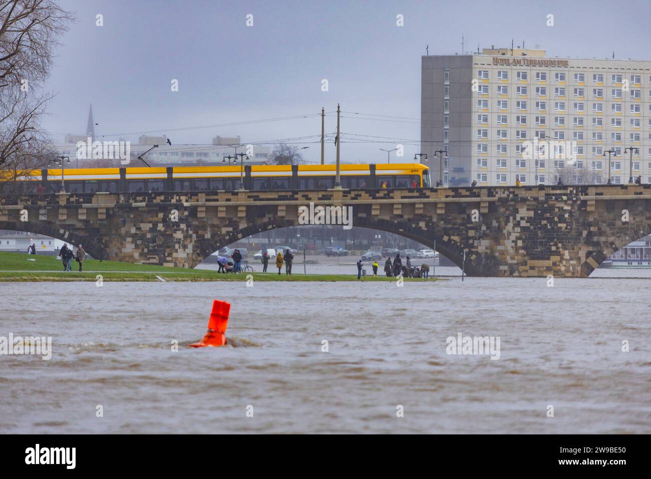Hochwasser in Dresden Durch die starken Niederschläge in Form von ...
