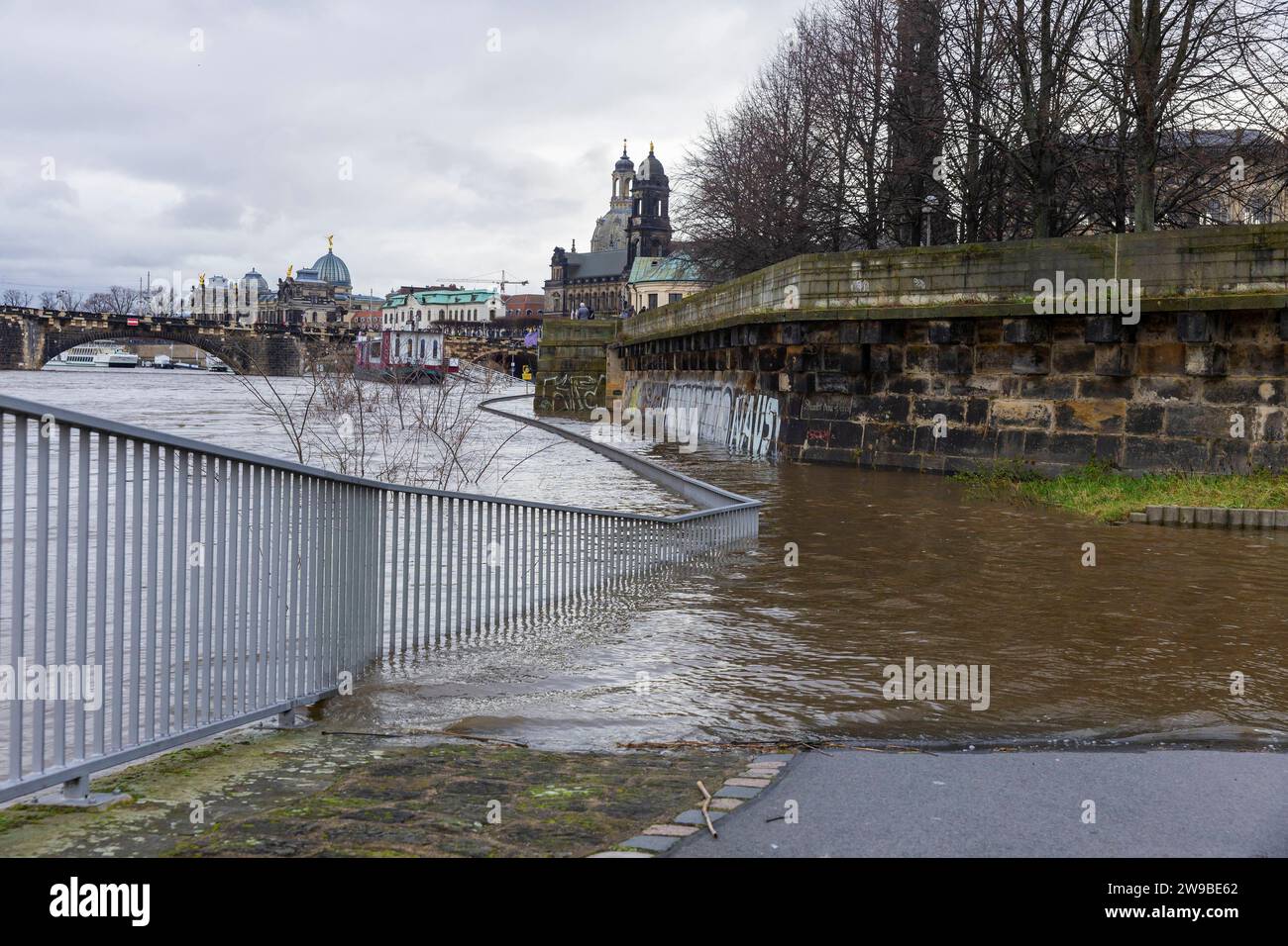 Hochwasser in Dresden Durch die starken Niederschläge in Form von ...