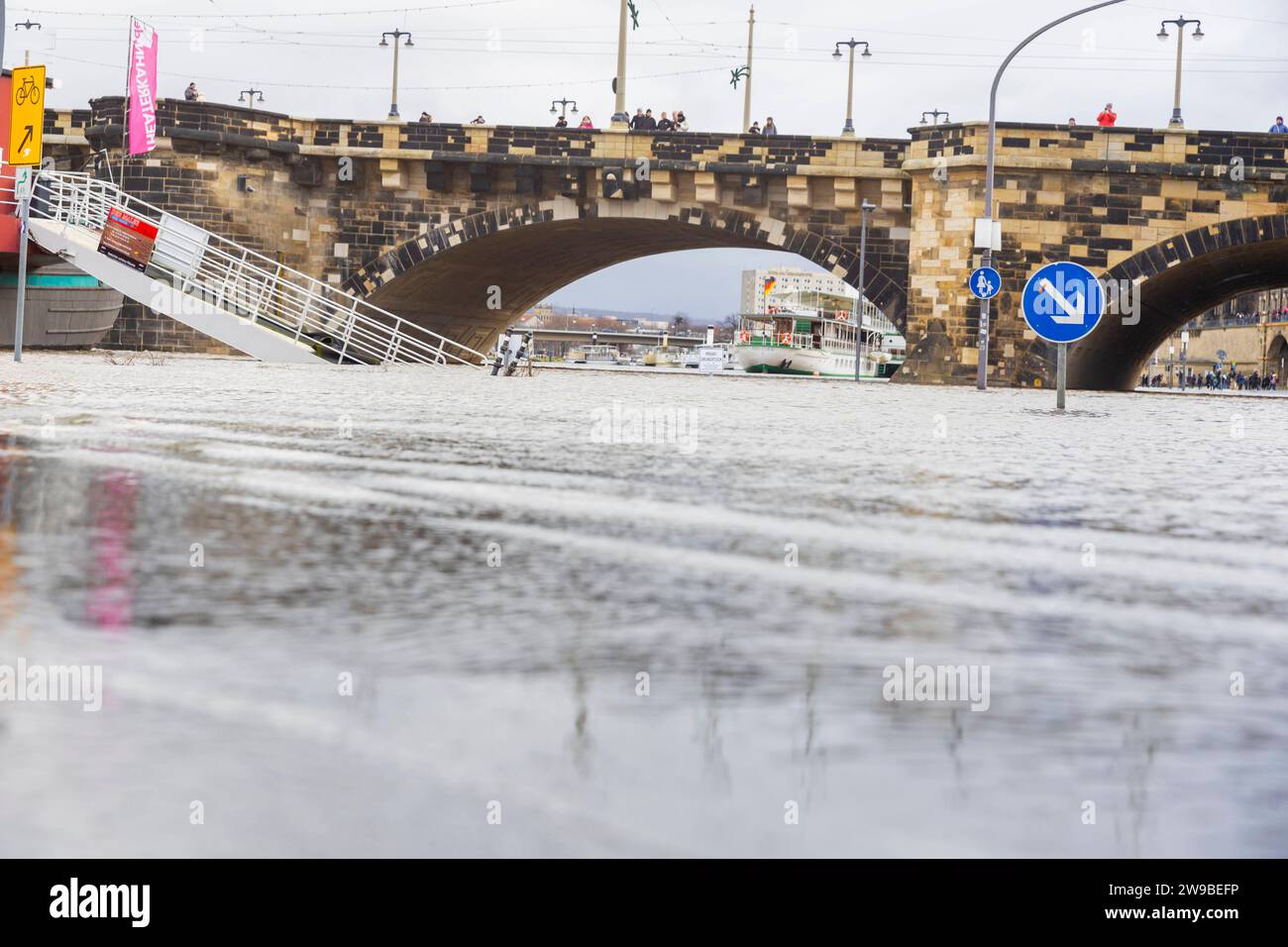 Hochwasser in Dresden Durch die starken Niederschläge in Form von ...