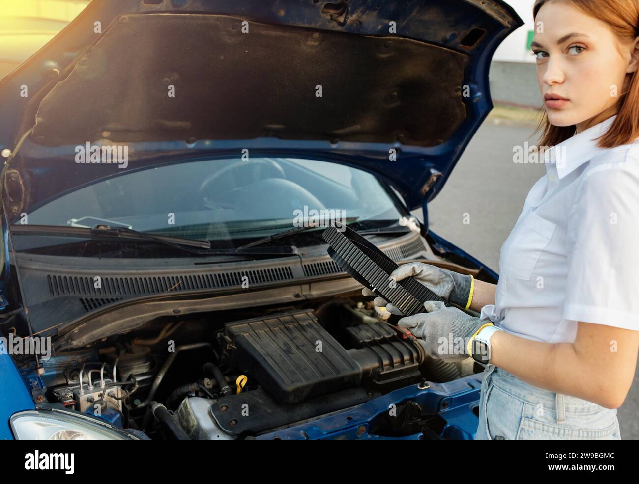 Hot woman mechanic hi-res stock photography and images - Alamy