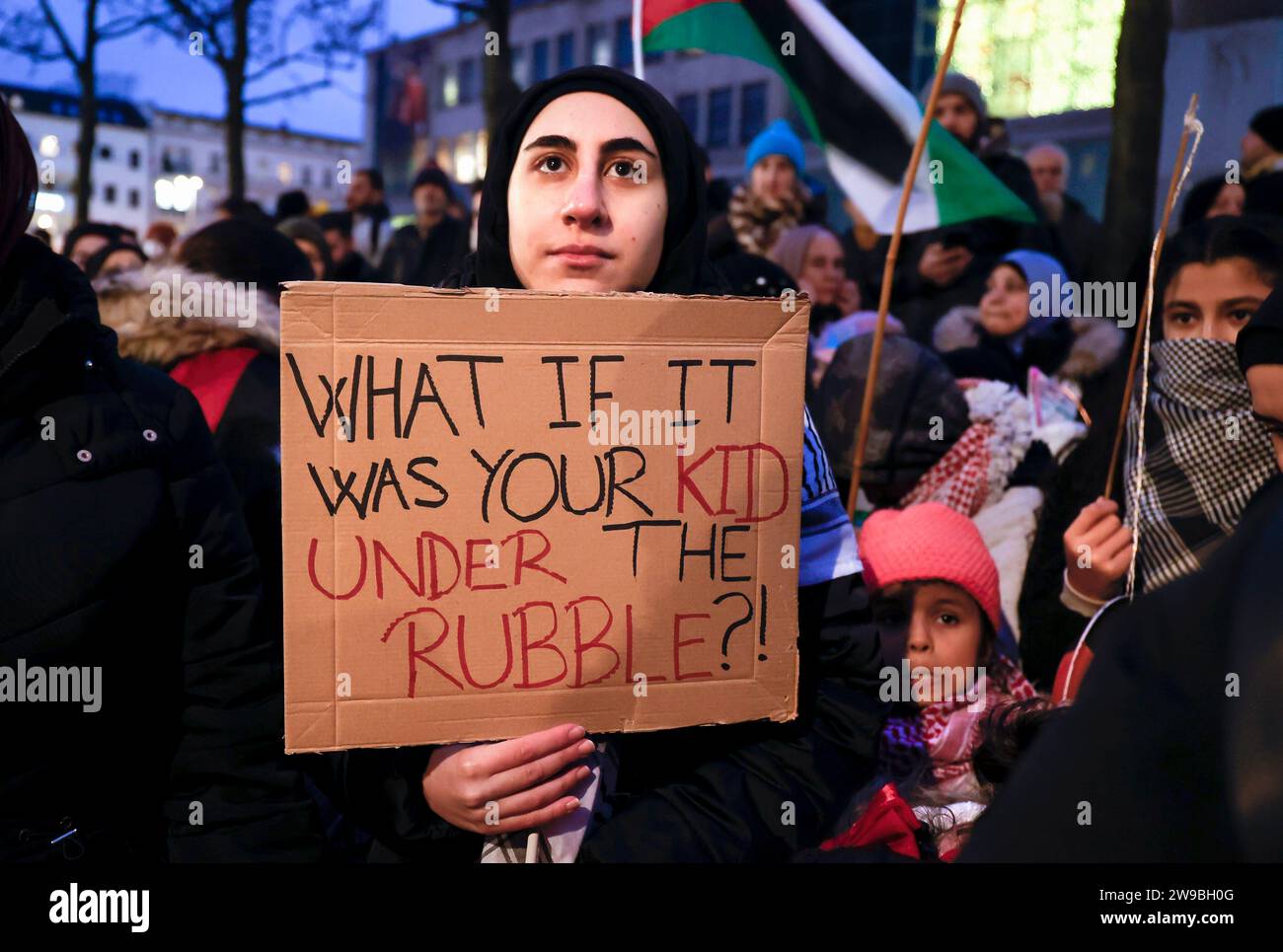 Pro Palestine demo, Palestinian families demonstrate with their ...