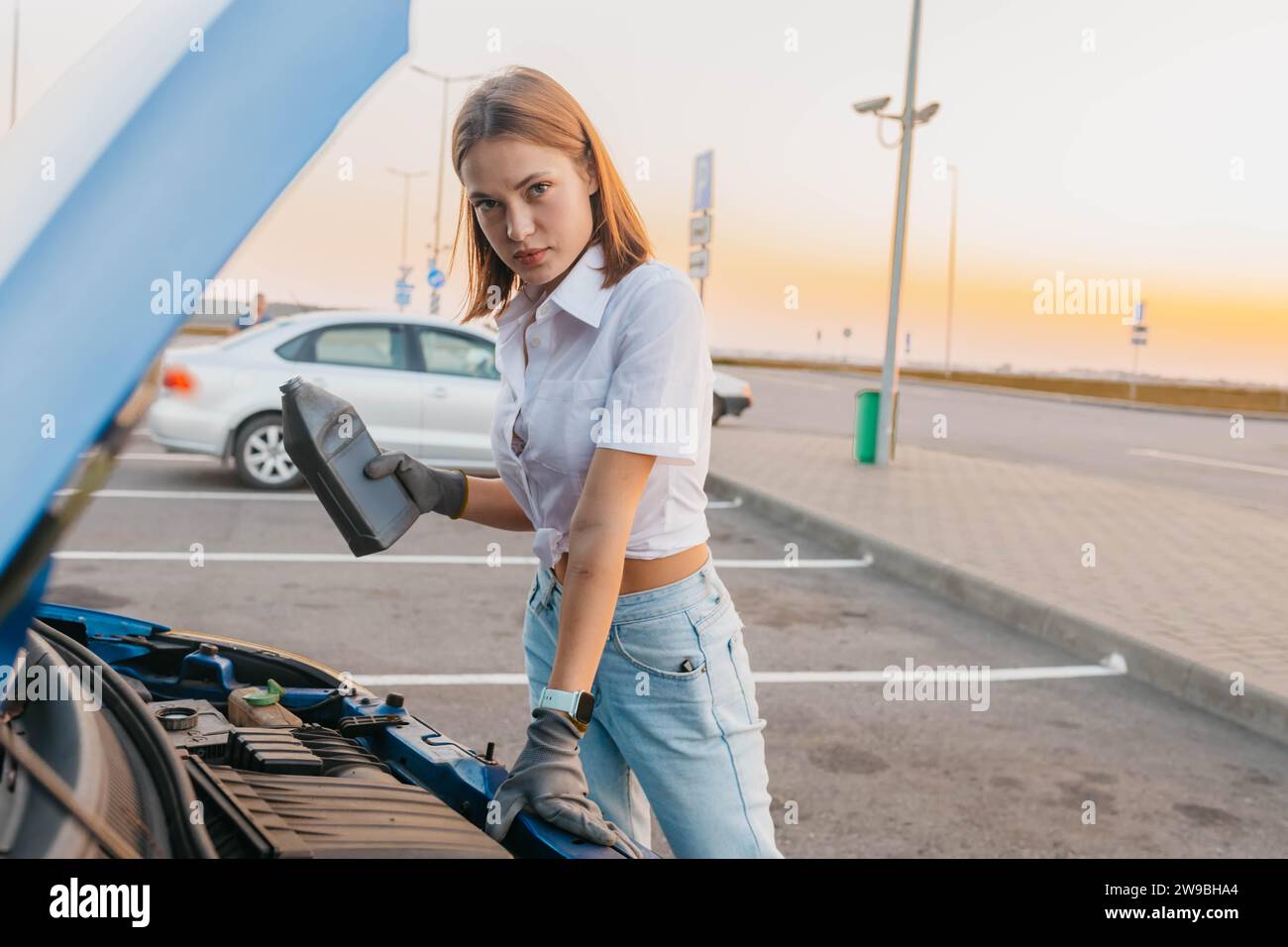 Hot woman mechanic hi-res stock photography and images - Alamy