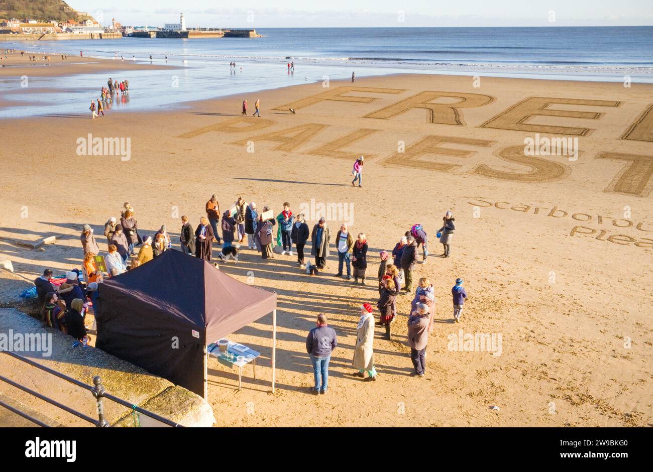 Free Palestine protest vigil at Scarborough beach Stock Photo - Alamy