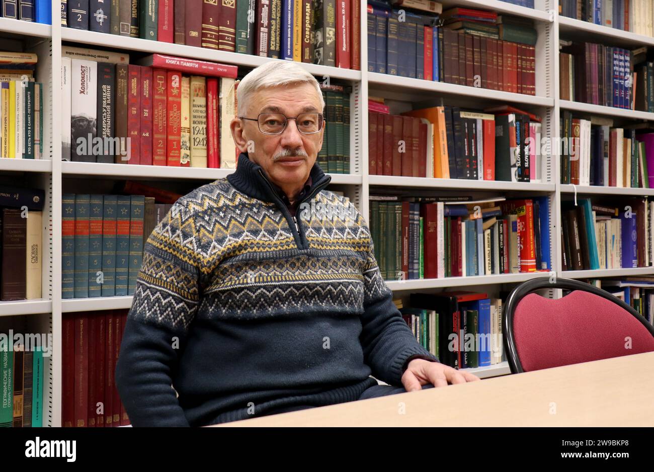 Moskau, Russia. 14th Nov, 2023. Human rights activist Oleg Orlov sits ...