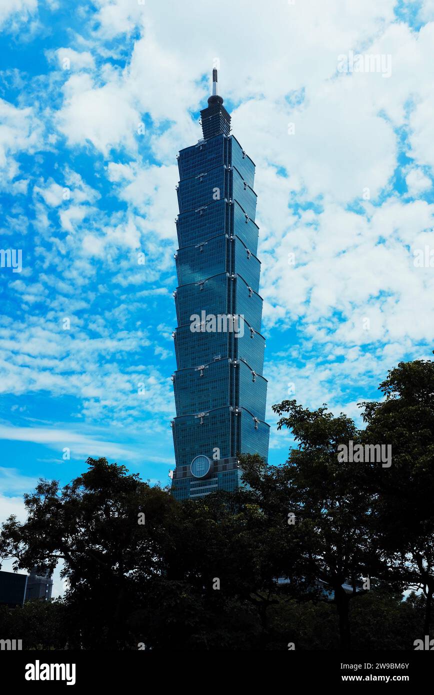 Ground view of the Taipei 101 building Stock Photo - Alamy