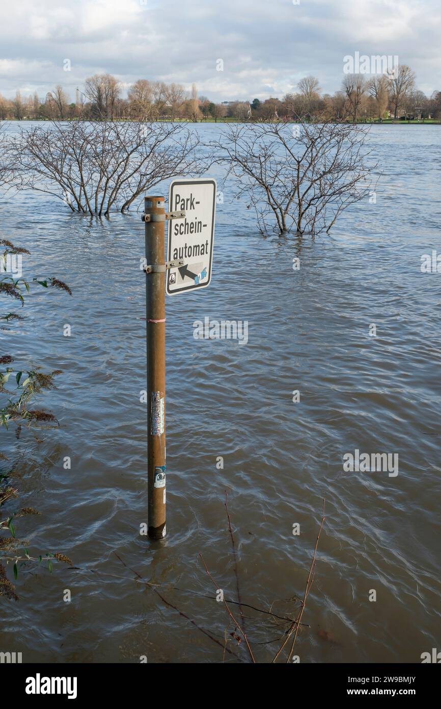 Flooding on the Rhine in Cologne city centre Stock Photo - Alamy