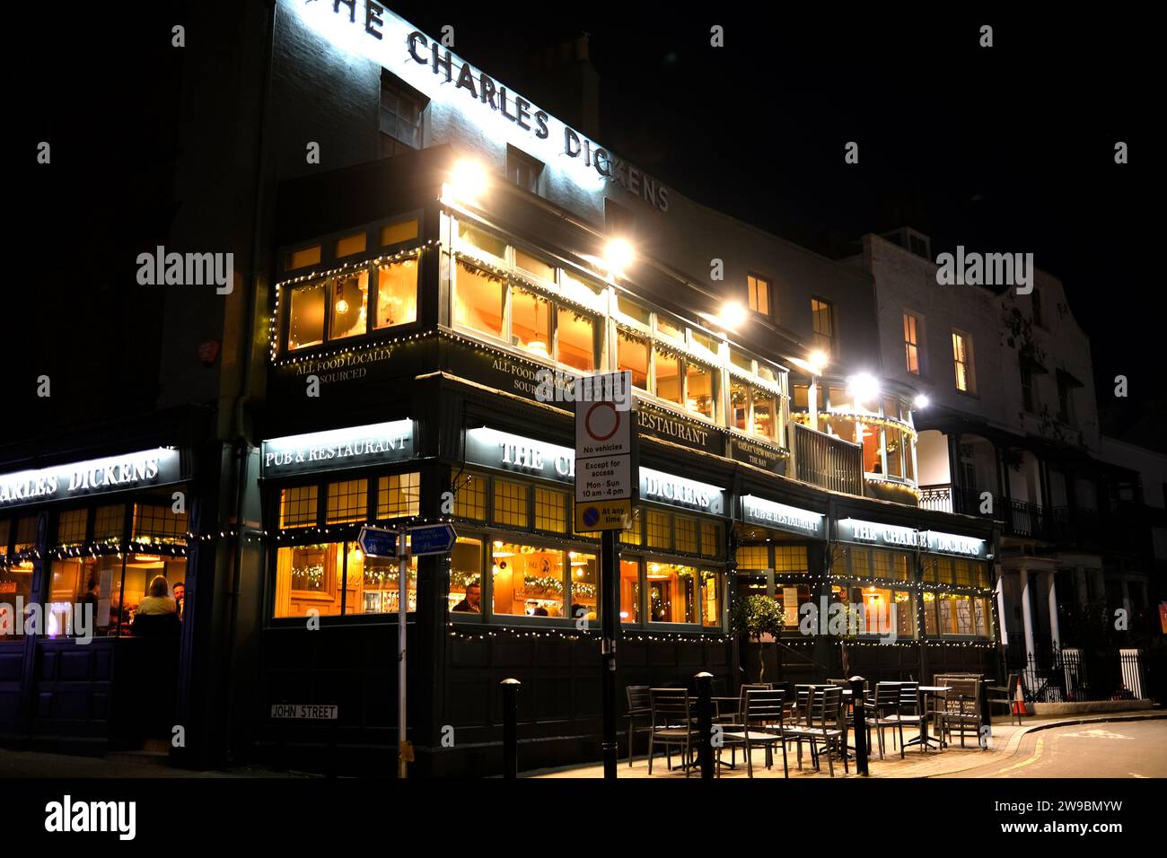 Charles dickens pub hi-res stock photography and images - Alamy