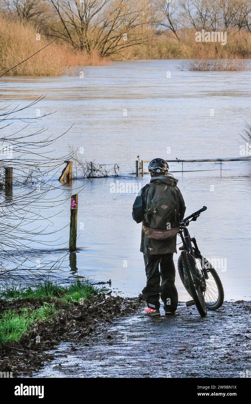 Severe weather floods hi-res stock photography and images - Alamy